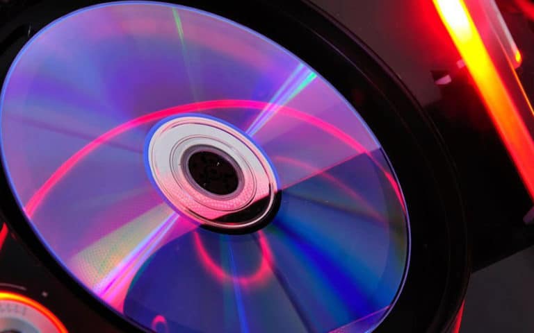 Blu-Ray vs DVD: What's the Difference? - TechColleague