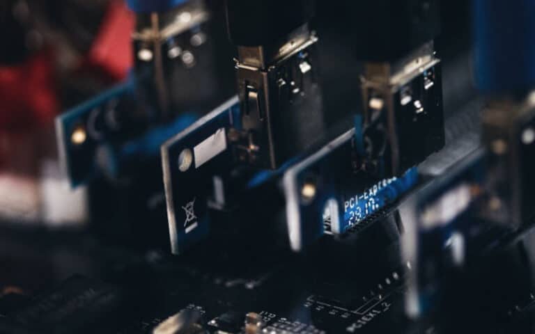 PCI vs PCIe: Understanding the Differences - TechColleague