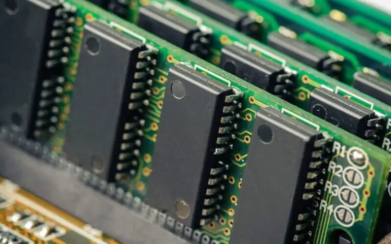 16GB vs 32GB RAM: RAM Your Way to Success - TechColleague